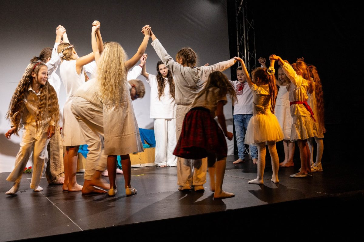 Young Migrants Build New Lives Through Theater - Transitions